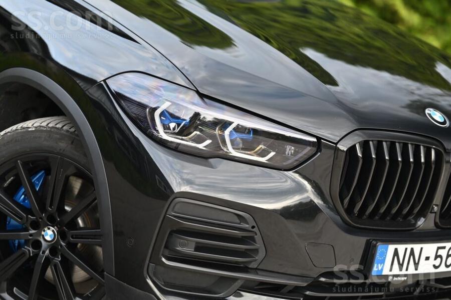 Black BMW X5 2021 in Riga, with an engine capacity of 3.00 L and mileage of 107 thousand km for 52990 €, photo 8 on AUTOMOTO.COM.LV