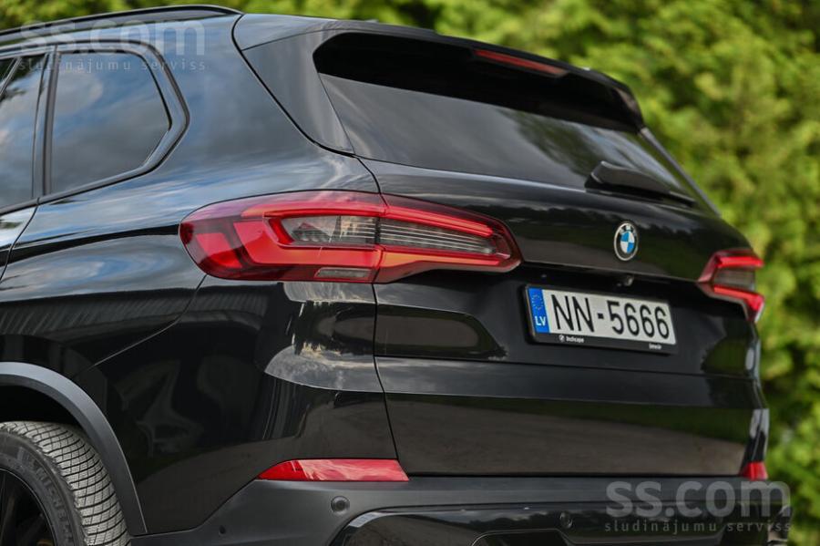 Black BMW X5 2021 in Riga, with an engine capacity of 3.00 L and mileage of 107 thousand km for 52990 €, photo 9 on AUTOMOTO.COM.LV
