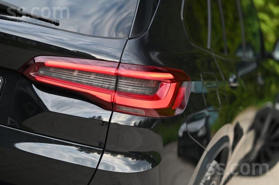 Black BMW X5 2021 in Riga, with an engine capacity of 3.00 L and mileage of 107 thousand km for 52990 €, photo 10 on AUTOMOTO.COM.LV