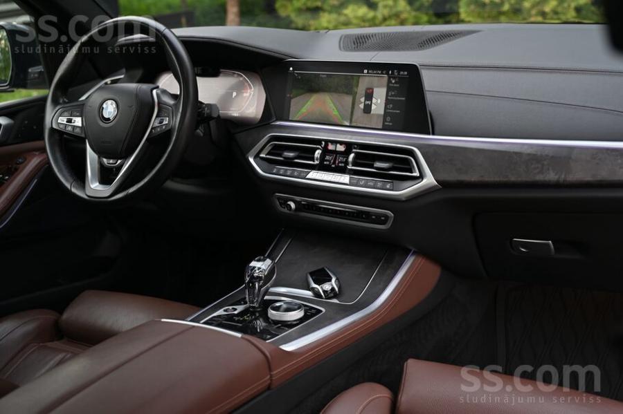 Black BMW X5 2021 in Riga, with an engine capacity of 3.00 L and mileage of 107 thousand km for 52990 €, photo 11 on AUTOMOTO.COM.LV