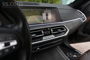 Black BMW X5 2021 in Riga, with an engine capacity of 3.00 L and mileage of 107 thousand km for 52990 €, photo 13 on AUTOMOTO.COM.LV