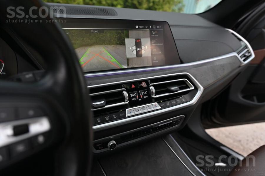 Black BMW X5 2021 in Riga, with an engine capacity of 3.00 L and mileage of 107 thousand km for 52990 €, photo 13 on AUTOMOTO.COM.LV