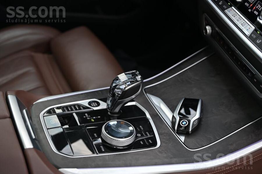 Black BMW X5 2021 in Riga, with an engine capacity of 3.00 L and mileage of 107 thousand km for 52990 €, photo 28 on AUTOMOTO.COM.LV