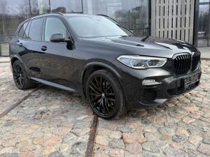 Black BMW X5 2021 in Riga, with an engine capacity of 3.00 L and mileage of 148 thousand km for 51555 €, photo 3 on AUTOMOTO.COM.LV