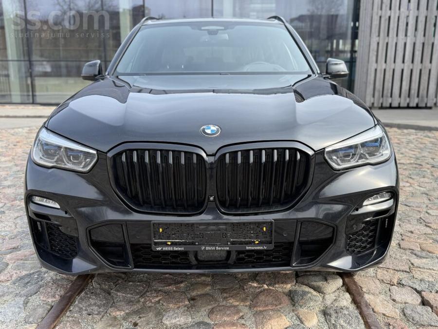 Black BMW X5 2021 in Riga, with an engine capacity of 3.00 L and mileage of 148 thousand km for 51555 €, photo 4 on AUTOMOTO.COM.LV