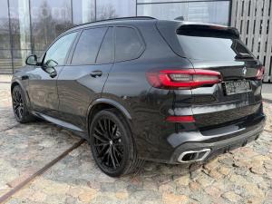 Black BMW X5 2021 in Riga, with an engine capacity of 3.00 L and mileage of 148 thousand km for 51555 €, photo 7 on AUTOMOTO.COM.LV