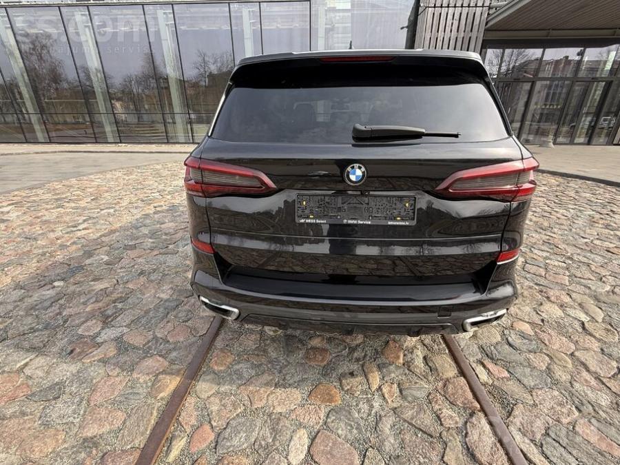 Black BMW X5 2021 in Riga, with an engine capacity of 3.00 L and mileage of 148 thousand km for 51555 €, photo 8 on AUTOMOTO.COM.LV