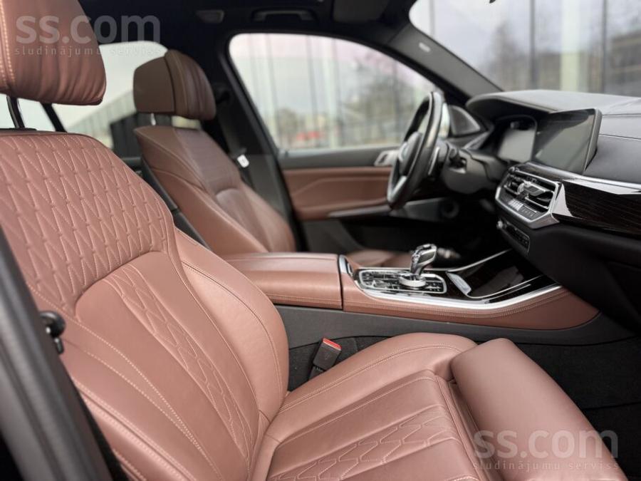 Black BMW X5 2021 in Riga, with an engine capacity of 3.00 L and mileage of 148 thousand km for 51555 €, photo 16 on AUTOMOTO.COM.LV