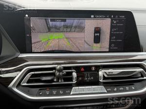 Black BMW X5 2021 in Riga, with an engine capacity of 3.00 L and mileage of 148 thousand km for 51555 €, photo 28 on AUTOMOTO.COM.LV