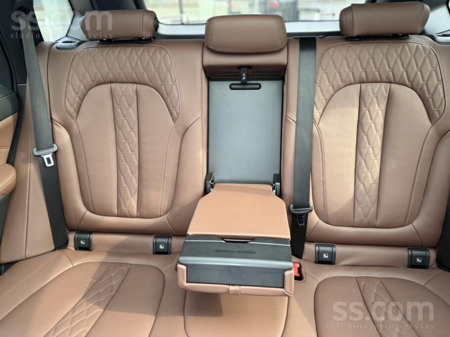Black BMW X5 2021 in Riga, with an engine capacity of 3.00 L and mileage of 148 thousand km for 51555 €, photo 31 on AUTOMOTO.COM.LV