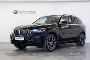 Melns BMW X5 2021 Tallina, ar dzinēja tilpumu 3.00 L un nobraukumu 51 tūkst. km par 70000 €, foto  vietnē AUTOMOTO.COM.LV