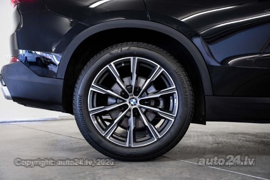 Melns BMW X5 2021 Tallina, ar dzinēja tilpumu 3.00 L un nobraukumu 51 tūkst. km par 70000 €, foto 4 vietnē AUTOMOTO.COM.LV