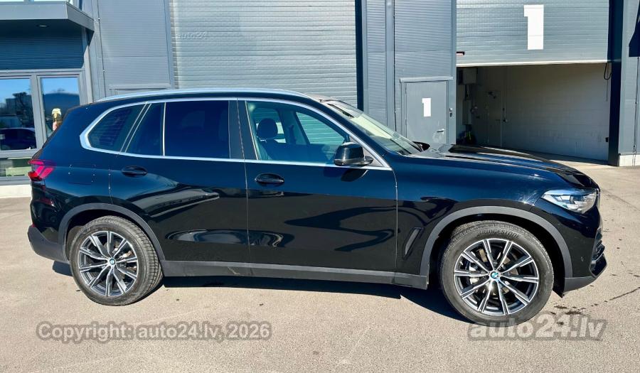 Melns BMW X5 2021 Tallina, ar dzinēja tilpumu 3.00 L un nobraukumu 51 tūkst. km par 70000 €, foto 13 vietnē AUTOMOTO.COM.LV