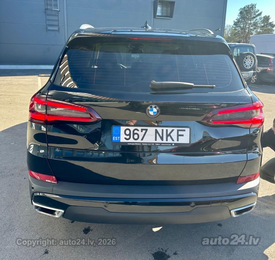 Melns BMW X5 2021 Tallina, ar dzinēja tilpumu 3.00 L un nobraukumu 51 tūkst. km par 70000 €, foto 15 vietnē AUTOMOTO.COM.LV