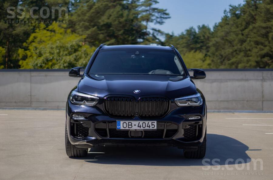 Black BMW X5 2021 in Riga, with an engine capacity of 3.00 L and mileage of 94 thousand km for 49000 €, photo 1 on AUTOMOTO.COM.LV