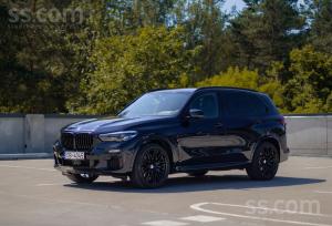 Black BMW X5 2021 in Riga, with an engine capacity of 3.00 L and mileage of 94 thousand km for 49000 €, photo 3 on AUTOMOTO.COM.LV