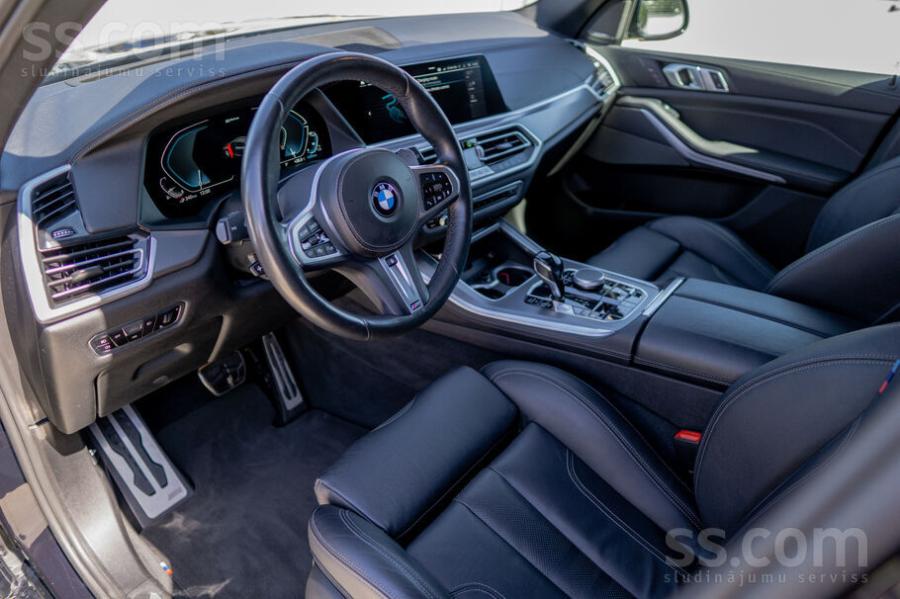 Black BMW X5 2021 in Riga, with an engine capacity of 3.00 L and mileage of 94 thousand km for 49000 €, photo 5 on AUTOMOTO.COM.LV