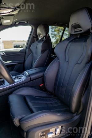 Black BMW X5 2021 in Riga, with an engine capacity of 3.00 L and mileage of 94 thousand km for 49000 €, photo 6 on AUTOMOTO.COM.LV