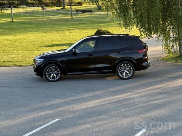 Melns BMW X5 2021 Rīga, ar dzinēja tilpumu 3.00 L un nobraukumu 81 tūkst. km par 56500 €, foto 2 vietnē AUTOMOTO.COM.LV