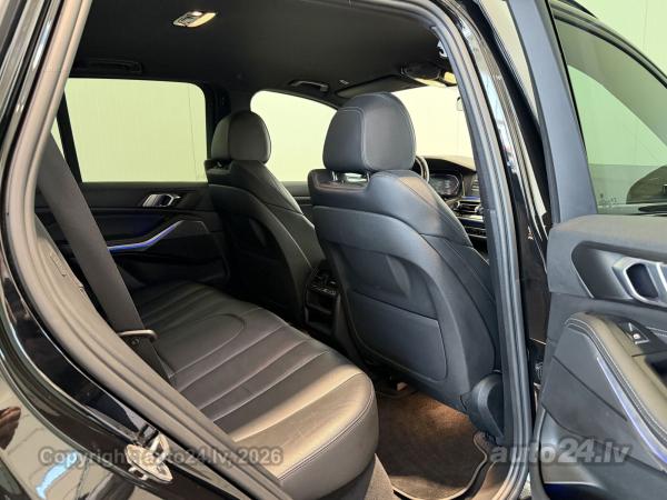 Melns BMW X5 2021 Tartu, ar dzinēja tilpumu 3.00 L un nobraukumu 198 tūkst. km par 38500 €, foto 9 vietnē AUTOMOTO.COM.LV