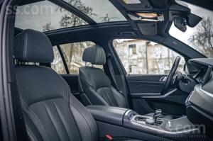 Melns BMW X5 2021 Rīga, ar dzinēja tilpumu 3.00 L un nobraukumu 0 tūkst. km par 52990 €, foto 16 vietnē AUTOMOTO.COM.LV
