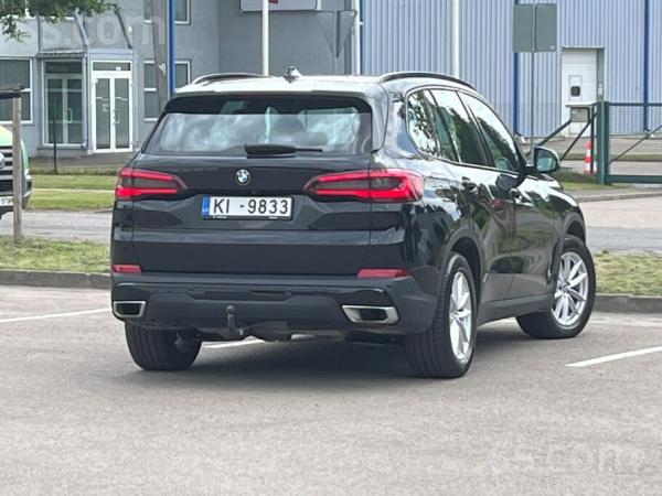 Black BMW X5 2021 in Riga, with an engine capacity of 3.00 L and mileage of 104 thousand km for 38650 €, photo 3 on AUTOMOTO.COM.LV