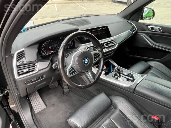 Black BMW X5 2021 in Riga, with an engine capacity of 3.00 L and mileage of 104 thousand km for 38650 €, photo 6 on AUTOMOTO.COM.LV