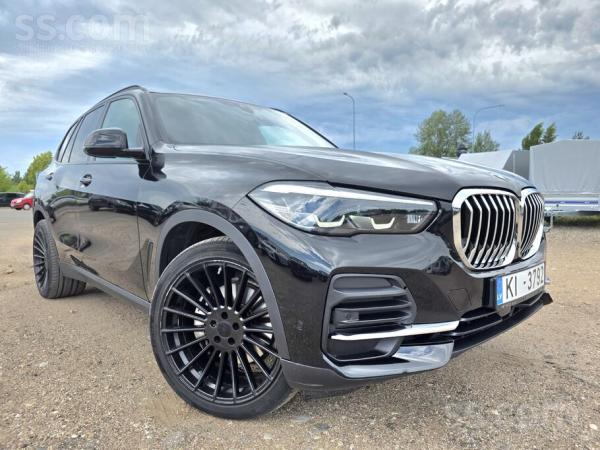 Melns BMW X5 2021 Daugavpils, ar dzinēja tilpumu 3.00 L un nobraukumu 0 tūkst. km par 37800 €, foto 2 vietnē AUTOMOTO.COM.LV