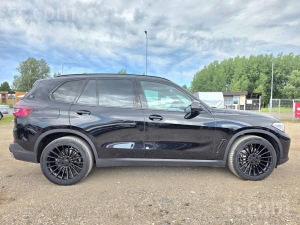Melns BMW X5 2021 Daugavpils, ar dzinēja tilpumu 3.00 L un nobraukumu 0 tūkst. km par 37800 €, foto 8 vietnē AUTOMOTO.COM.LV
