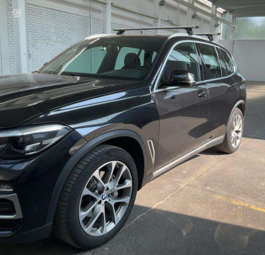 Black BMW X5 2021 in Vilnius, with an engine capacity of 2.99 L and mileage of 183 thousand km for 28500 €, photo 3 on AUTOMOTO.COM.LV