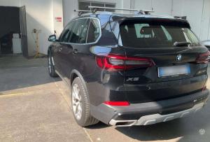 Black BMW X5 2021 in Vilnius, with an engine capacity of 2.99 L and mileage of 183 thousand km for 28500 €, photo 5 on AUTOMOTO.COM.LV