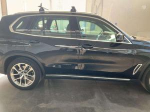 Black BMW X5 2021 in Vilnius, with an engine capacity of 2.99 L and mileage of 183 thousand km for 28500 €, photo 8 on AUTOMOTO.COM.LV