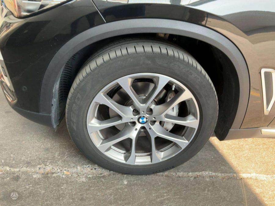 Black BMW X5 2021 in Vilnius, with an engine capacity of 2.99 L and mileage of 183 thousand km for 28500 €, photo 16 on AUTOMOTO.COM.LV