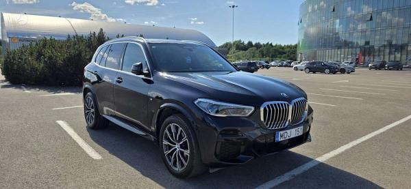 Melns BMW X5 2021 Šauļi, ar dzinēja tilpumu 2.99 L un nobraukumu 73 tūkst. km par 55000 €, foto 1 vietnē AUTOMOTO.COM.LV
