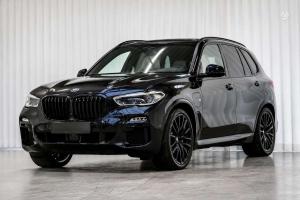 Black BMW X5 2021 in Tukums, with an engine capacity of 3.00 L and mileage of 179 thousand km for 43990 €, photo  on AUTOMOTO.COM.LV
