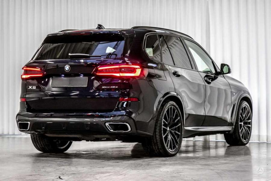 Black BMW X5 2021 in Tukums, with an engine capacity of 3.00 L and mileage of 179 thousand km for 43990 €, photo 4 on AUTOMOTO.COM.LV