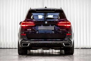 Black BMW X5 2021 in Tukums, with an engine capacity of 3.00 L and mileage of 179 thousand km for 43990 €, photo 6 on AUTOMOTO.COM.LV