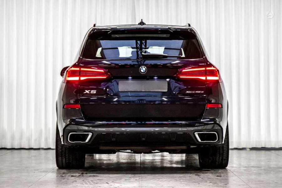 Black BMW X5 2021 in Tukums, with an engine capacity of 3.00 L and mileage of 179 thousand km for 43990 €, photo 6 on AUTOMOTO.COM.LV