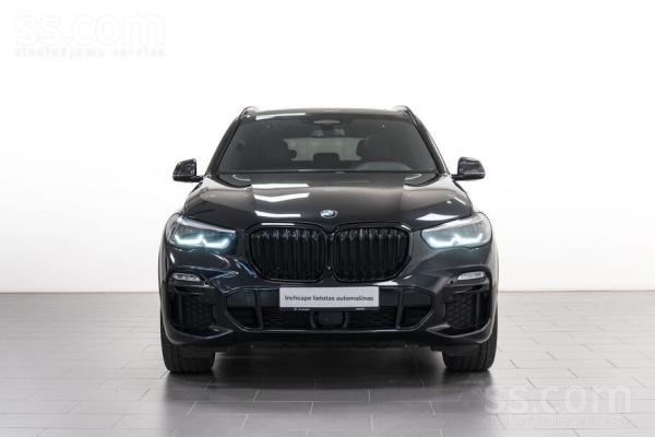Black BMW X5 2021 in Riga, with an engine capacity of 3.00 L and mileage of 165 thousand km for 45500 €, photo 5 on AUTOMOTO.COM.LV