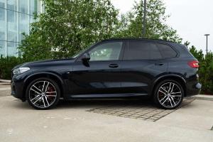 Black BMW X5 2021 in Vilnius, with an engine capacity of 2.99 L and mileage of 176 thousand km for 44000 €, photo 3 on AUTOMOTO.COM.LV