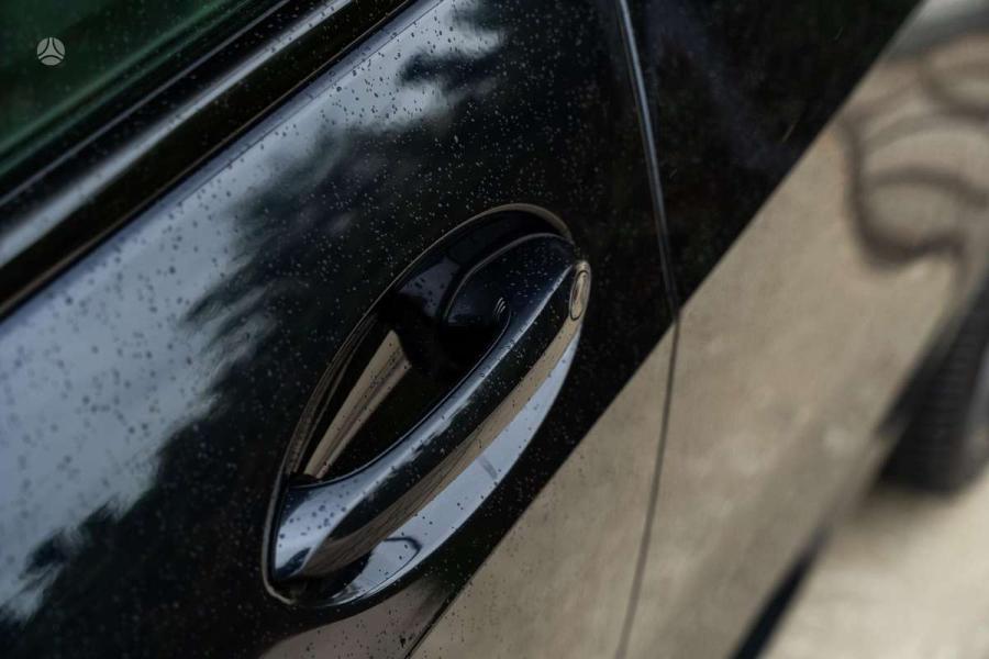 Black BMW X5 2021 in Vilnius, with an engine capacity of 2.99 L and mileage of 176 thousand km for 44000 €, photo 13 on AUTOMOTO.COM.LV