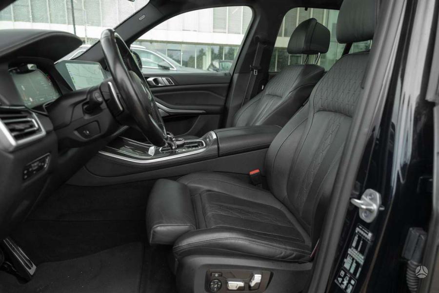 Black BMW X5 2021 in Vilnius, with an engine capacity of 2.99 L and mileage of 176 thousand km for 44000 €, photo 16 on AUTOMOTO.COM.LV