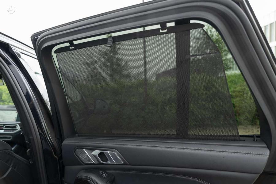 Black BMW X5 2021 in Vilnius, with an engine capacity of 2.99 L and mileage of 176 thousand km for 44000 €, photo 19 on AUTOMOTO.COM.LV