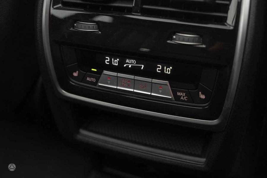 Black BMW X5 2021 in Vilnius, with an engine capacity of 2.99 L and mileage of 176 thousand km for 44000 €, photo 21 on AUTOMOTO.COM.LV