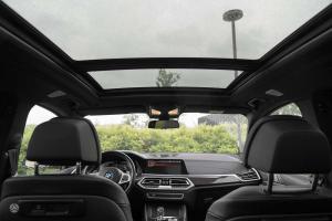 Black BMW X5 2021 in Vilnius, with an engine capacity of 2.99 L and mileage of 176 thousand km for 44000 €, photo 25 on AUTOMOTO.COM.LV