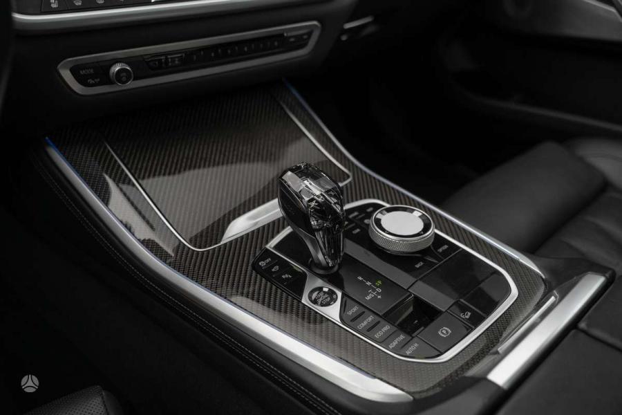 Black BMW X5 2021 in Vilnius, with an engine capacity of 2.99 L and mileage of 176 thousand km for 44000 €, photo 36 on AUTOMOTO.COM.LV