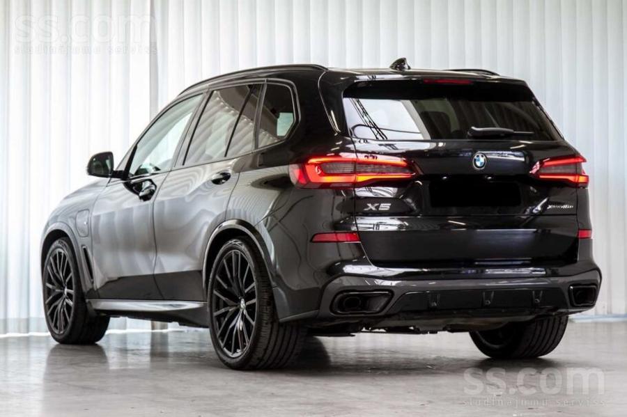 Melns BMW X5 2021 Tukums, ar dzinēja tilpumu 3.00 L un nobraukumu 0 tūkst. km par 57990 €, foto 4 vietnē AUTOMOTO.COM.LV