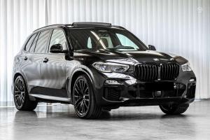 Black BMW X5 2021 in Tukums, with an engine capacity of 3.00 L and mileage of 82 thousand km for 57990 €, photo 3 on AUTOMOTO.COM.LV