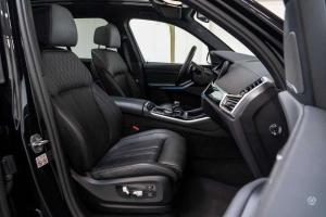Black BMW X5 2021 in Tukums, with an engine capacity of 3.00 L and mileage of 82 thousand km for 57990 €, photo 6 on AUTOMOTO.COM.LV
