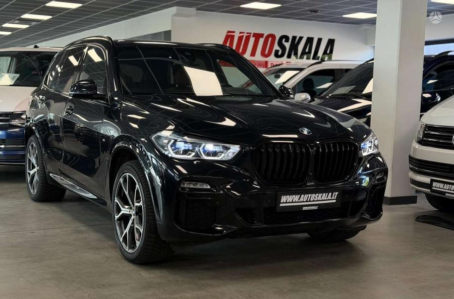 Melns BMW X5 2021 Klaipėda, ar dzinēja tilpumu 3.00 L un nobraukumu 63 tūkst. km par 39950 €, foto 1 vietnē AUTOMOTO.COM.LV